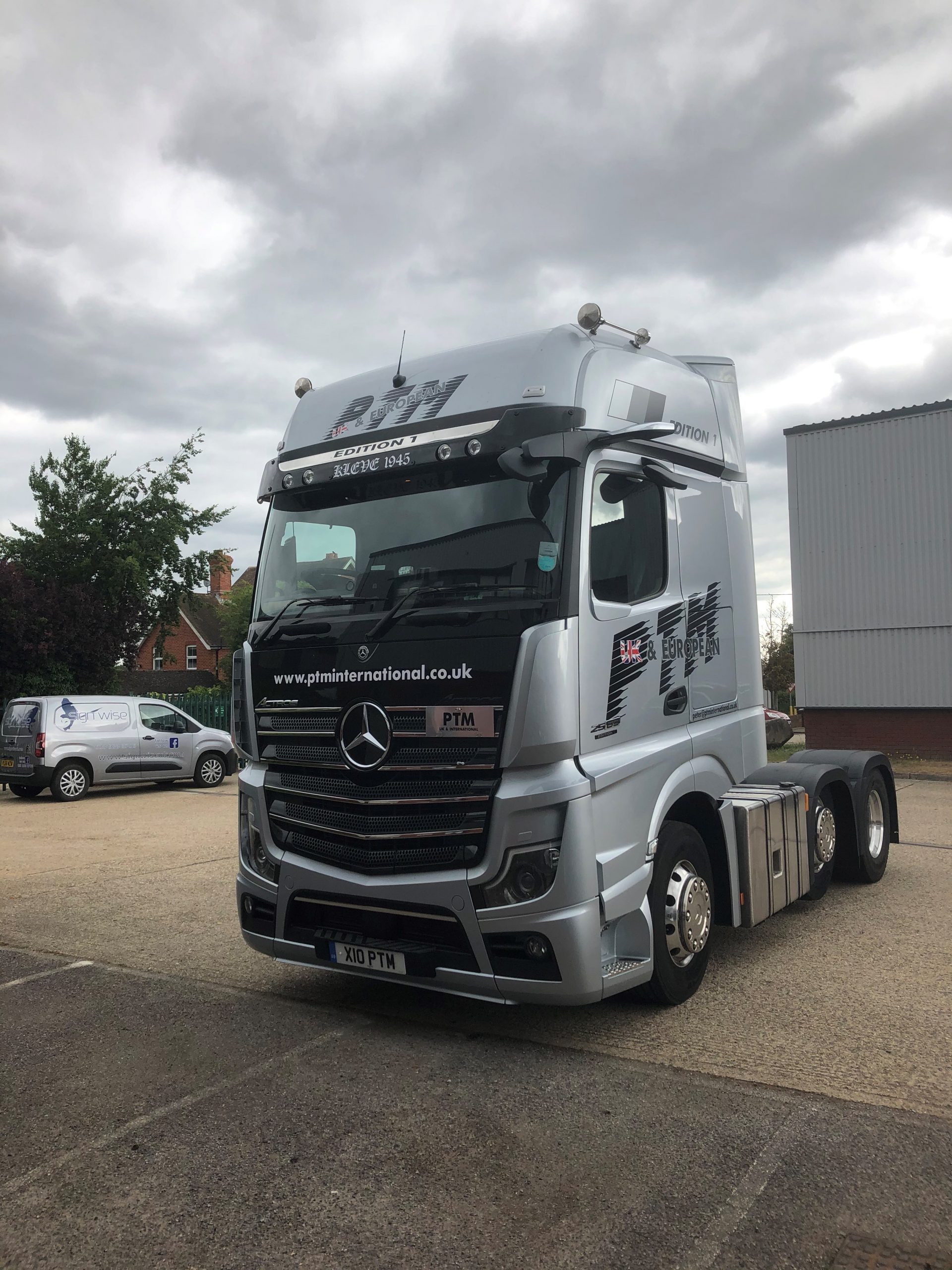 Thames Valley Signs (Berkshire) Ltd gallery of sample signs